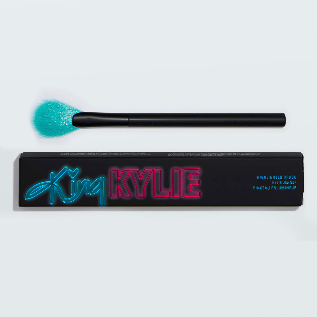 King Kylie Highlighter Brush – Kylie Cosmetics